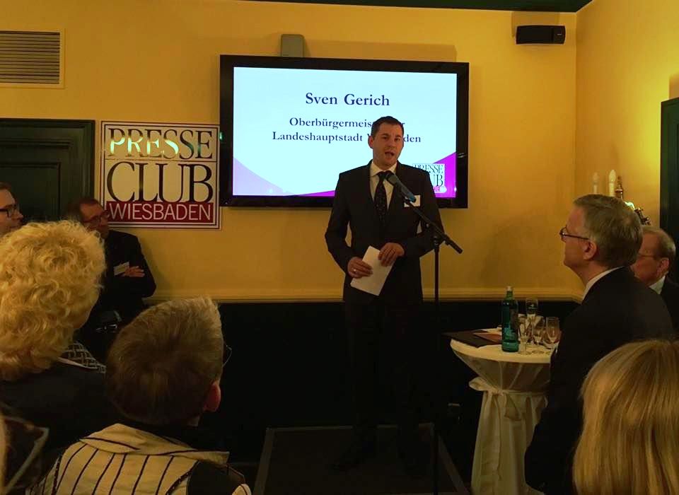 "Ihre Chance: Bilden Sie den Gegenpol zu ´Fake News´" - OB redet im ...