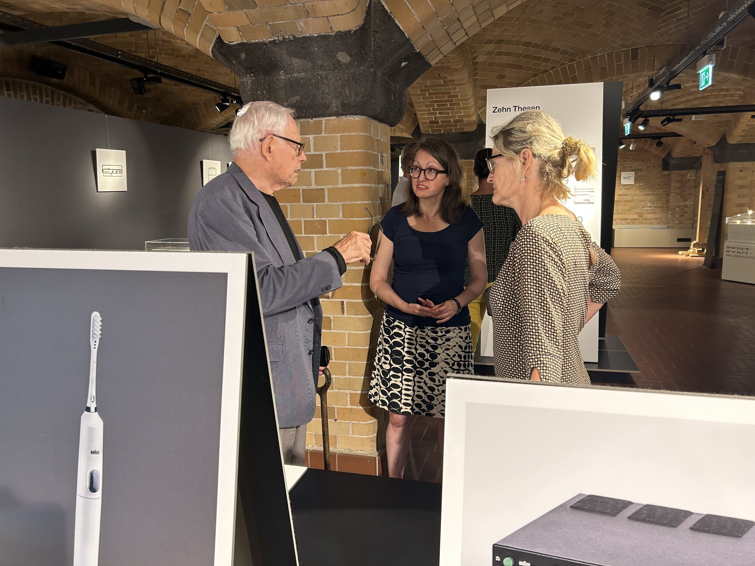 Wider den Überfluss - aber was hat Design damit zu tun? Hochkarätiges Gespräch heute in Dieter ...