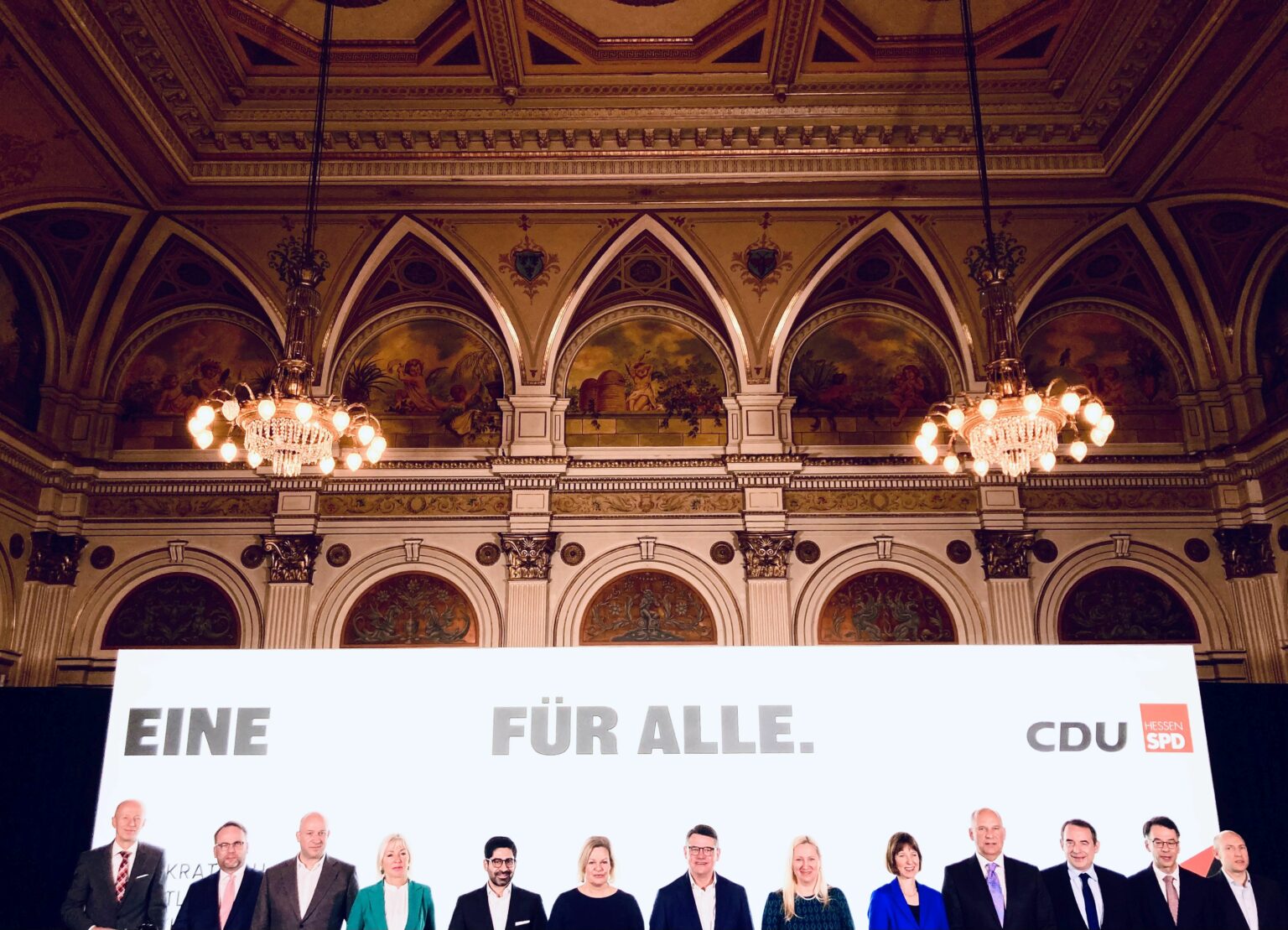 Zwölf "für alle" - Neun Männer und drei Frauen bilden neues Kabinett in ...